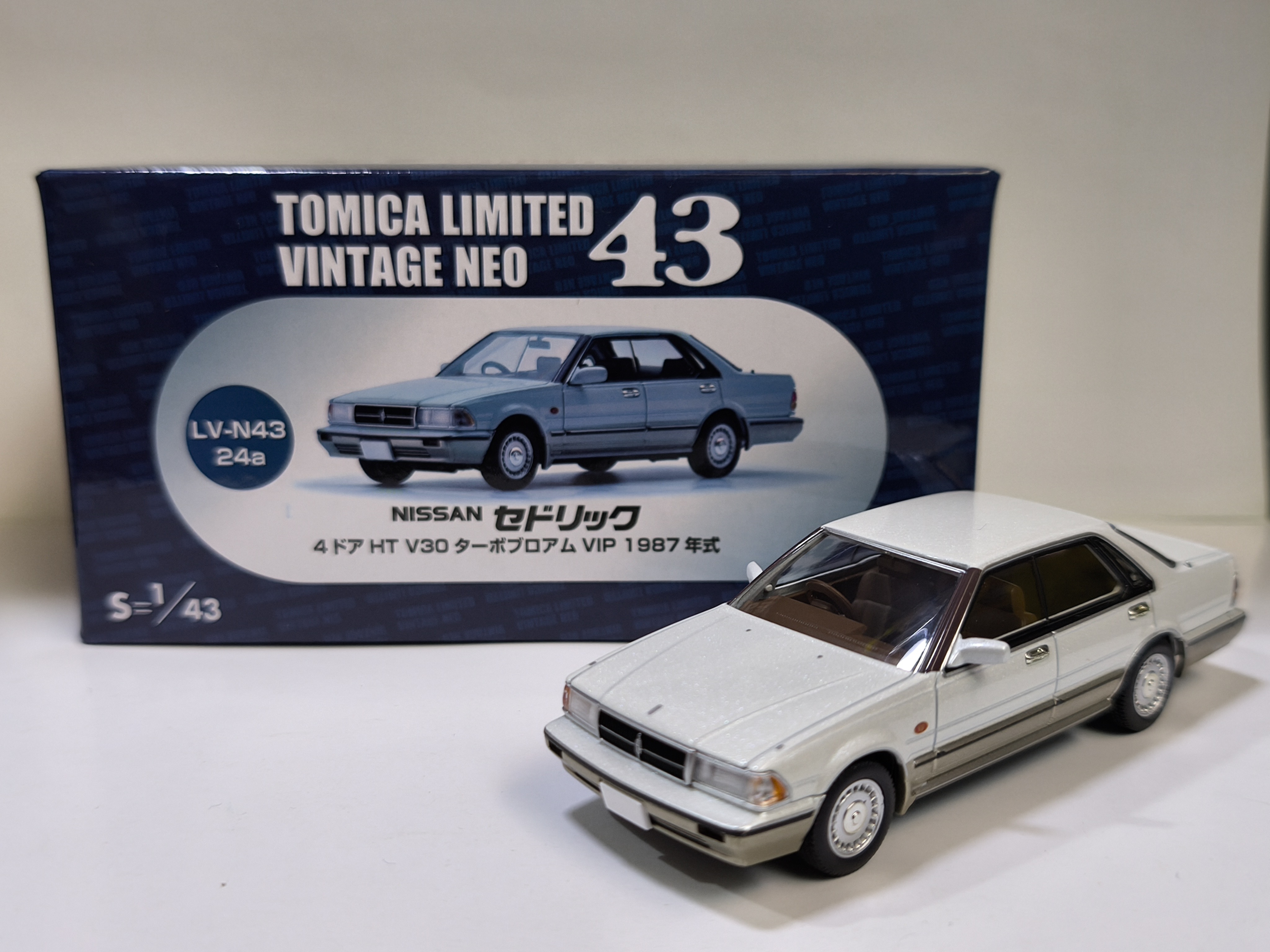 Tomytec 1/43 LV-N43 24a Cedric V30 TB VIP (White)