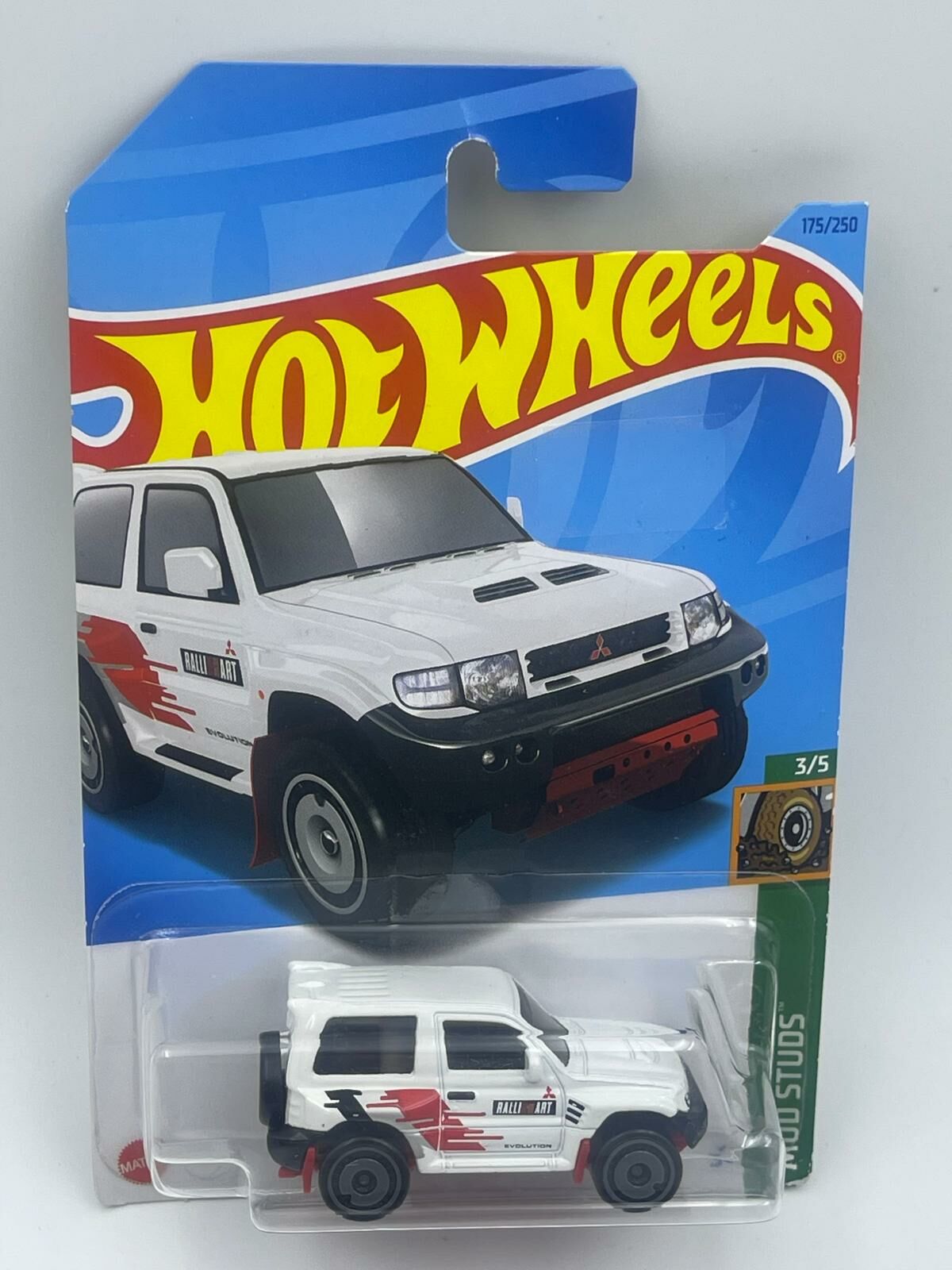 HOT WHEELS MISTSUBISHI PAJERO EVOLUTION WHITE