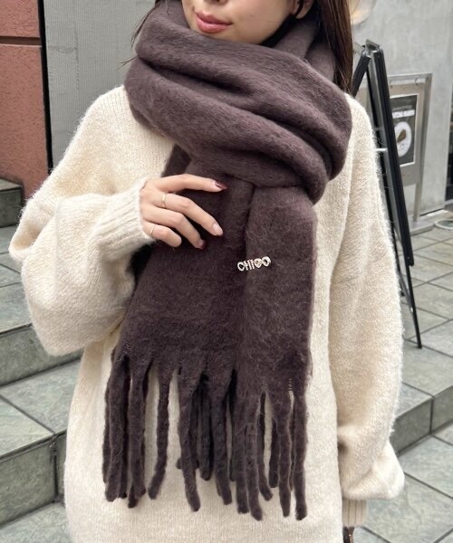 Chico / Fringe stole scarf with brooch