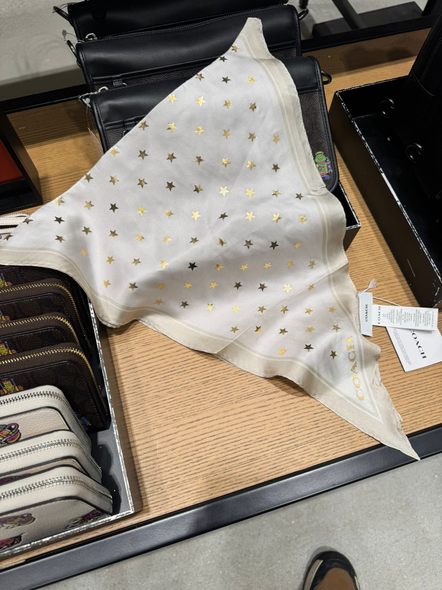 Coach Star Print Silk Diamond Scarf (星星)
