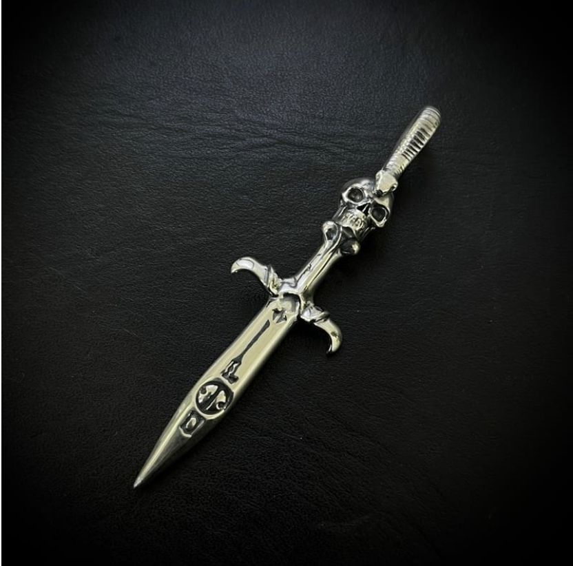 Serpentine Dagger Pendan S