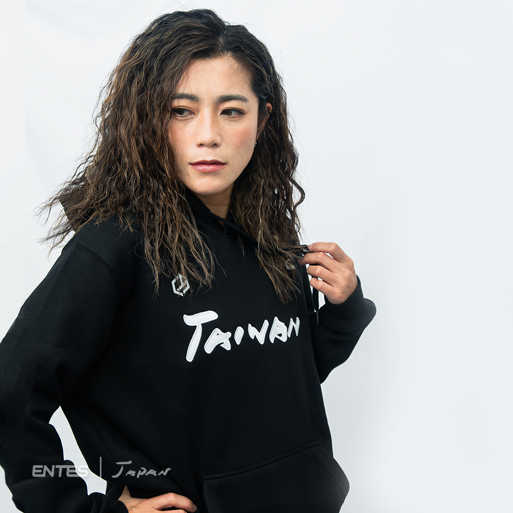 TAIWAN FC 刺繡帽T