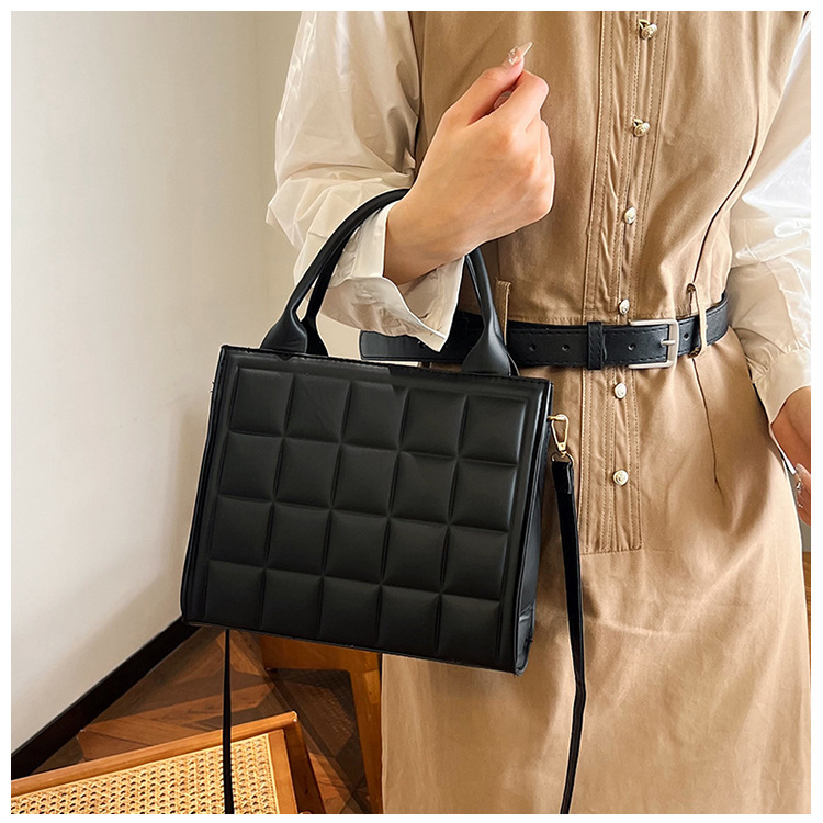 Elegant solid-colored small square handbag with crossbo
