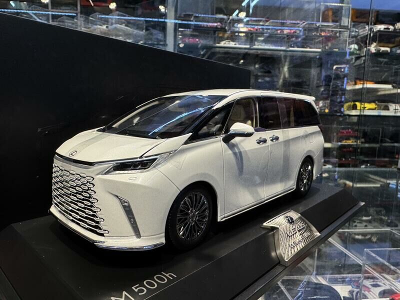LEXUS LM 500h White 1/18