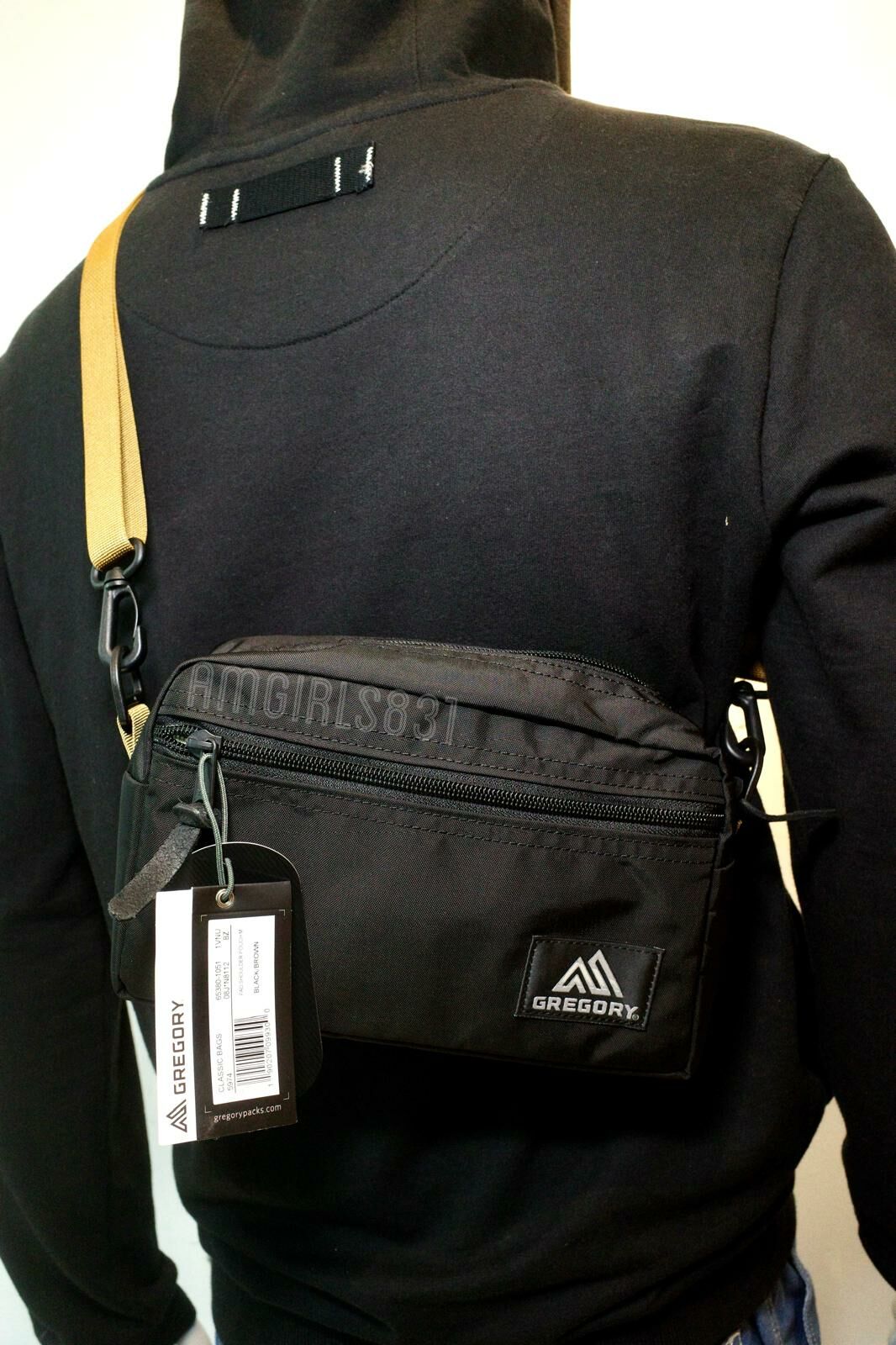 GREGORY PADDED SHOULDER POUCH M brown/black