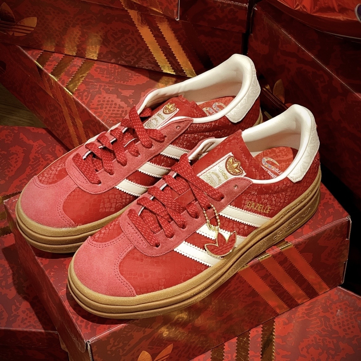 W Adidas Originals Gazelle Bold CNY 蛇年 蛇鱗 紅 JQ5977