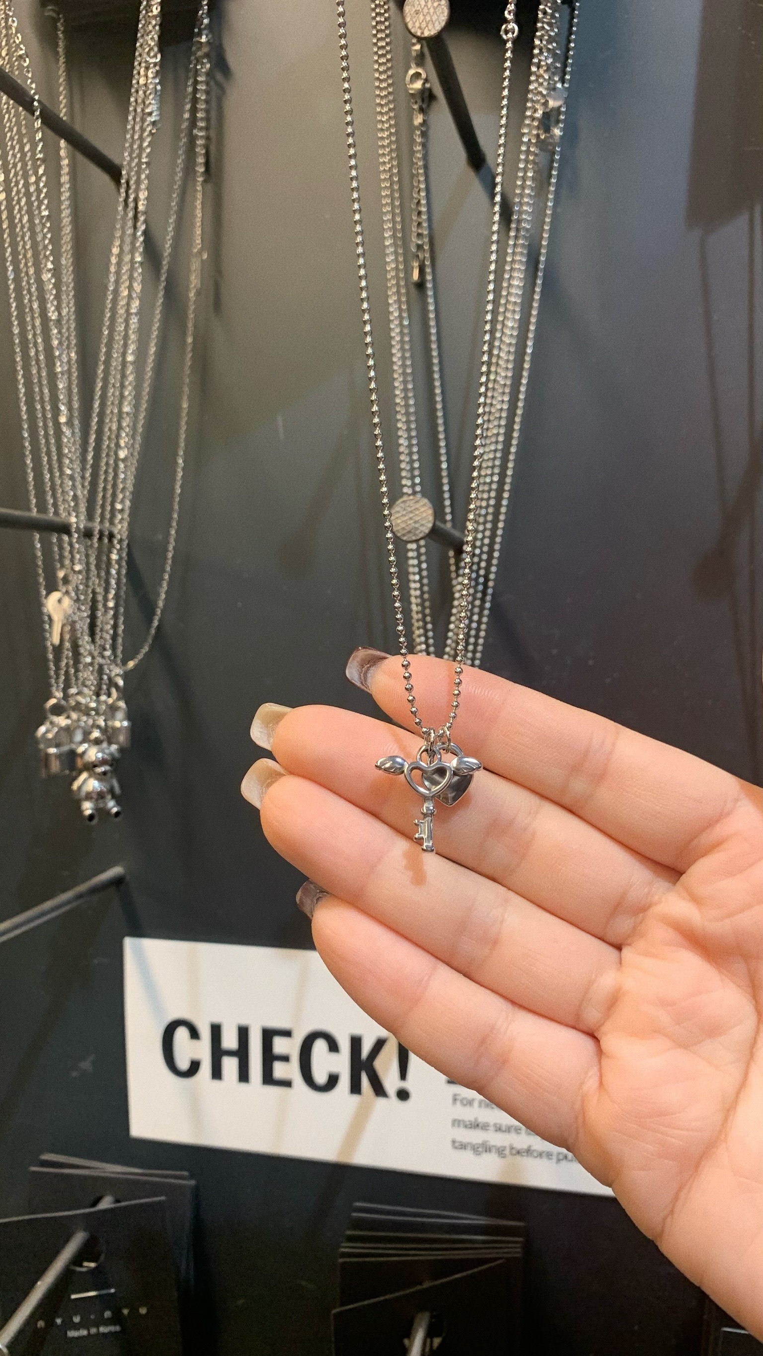 （2月批發連線）E0148｜NYUNYU 飛天空心愛心鎖匙連鎖扣吊墜頸鏈