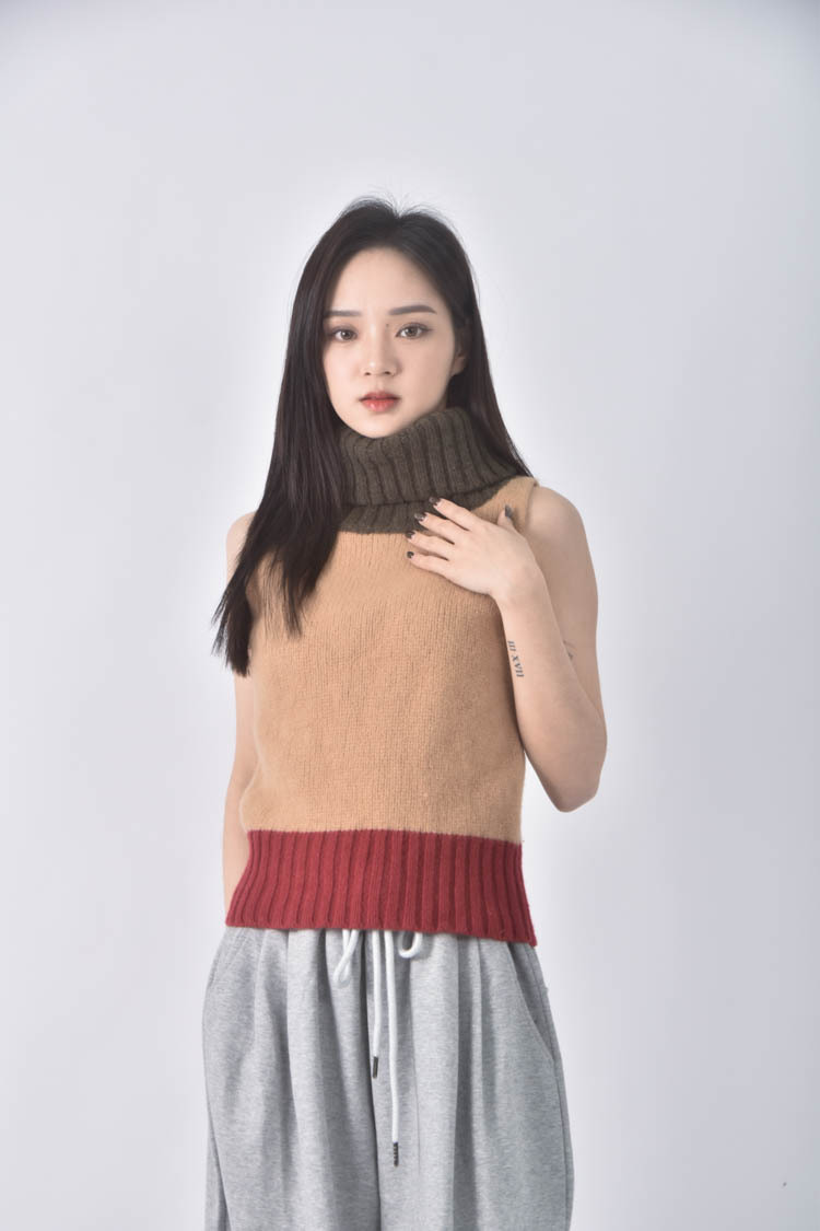 二拾衫-(XS（含）以下) yue ya er背心棕色上衣二手衣｜30日無條件退貨