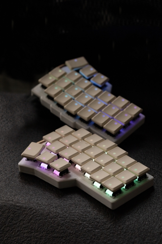 Tai-Hao Low Profile PBT 1U DOT Keycaps–18 Backlit Keys