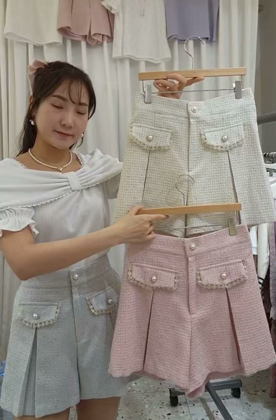 C208 Pearl button tweed pants