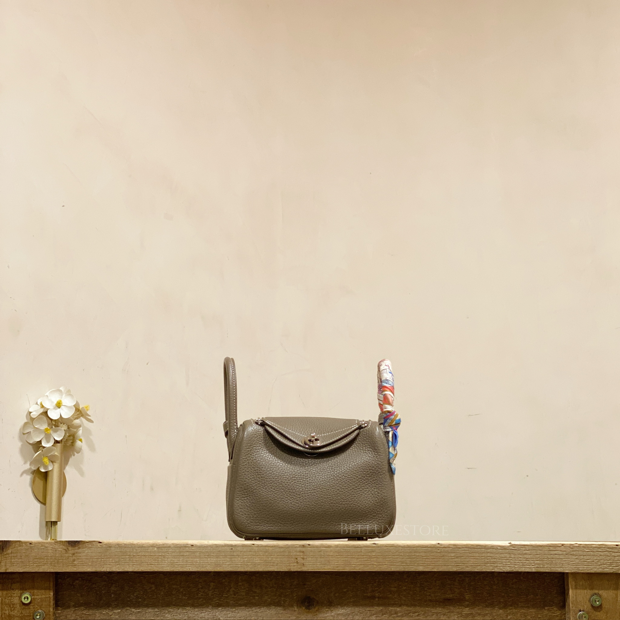 [Pre-owned] Hermes mini lindy with twilly clemence s...