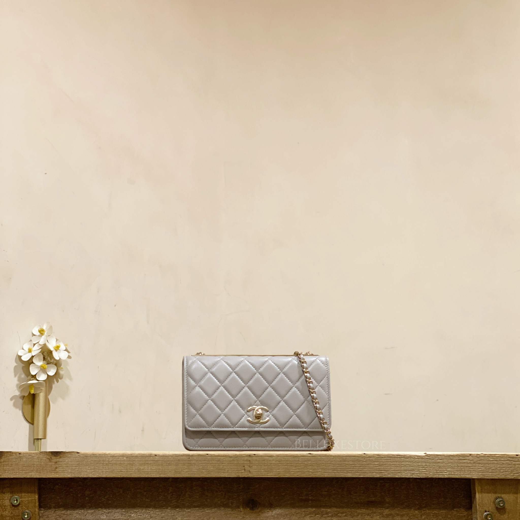 [Pre-owned] Chanel trendy cc woc lambskin Grey/ gold