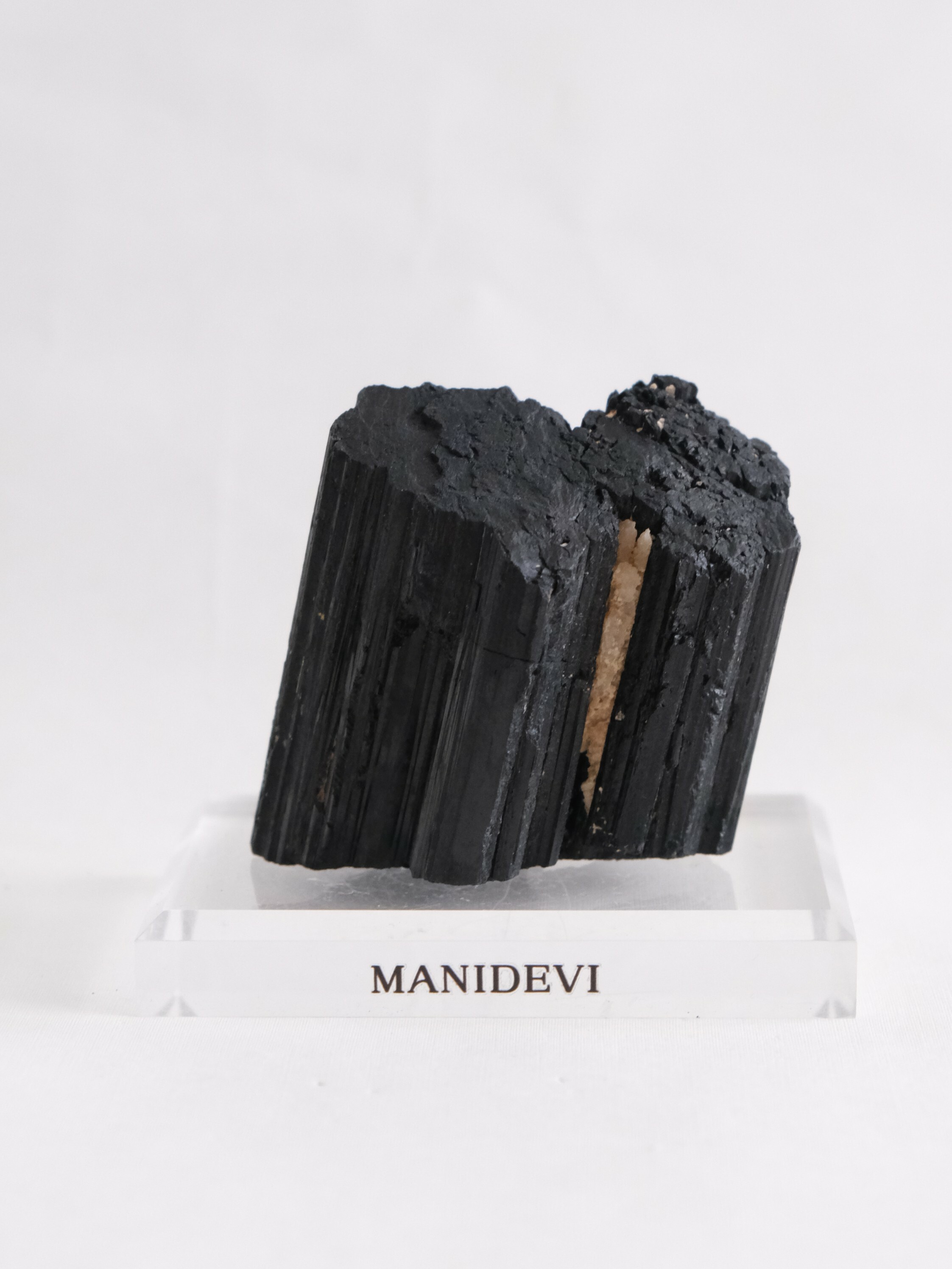 黑碧璽 Black Tourmaline