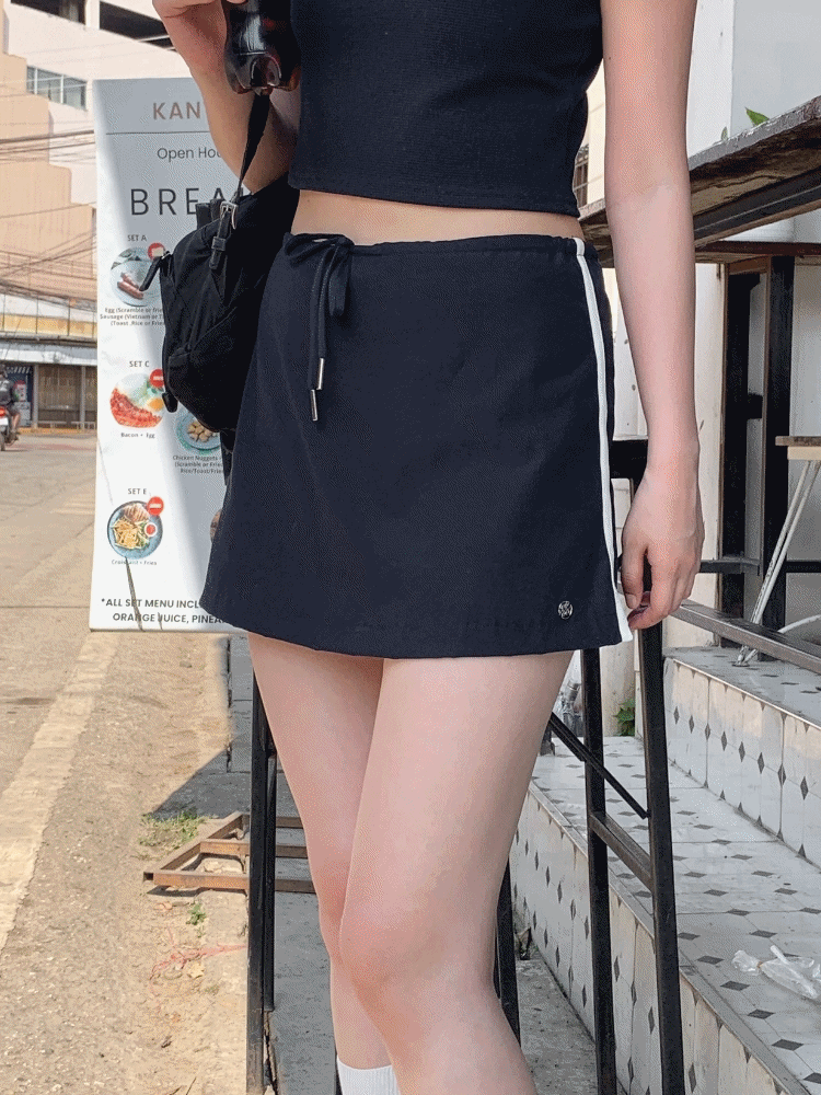 SIDE SLIT DRAWSTRING MINISKIRT