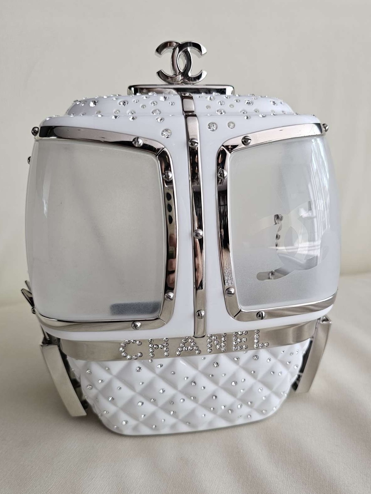 [Pre-owned] Chanel White Cable Car