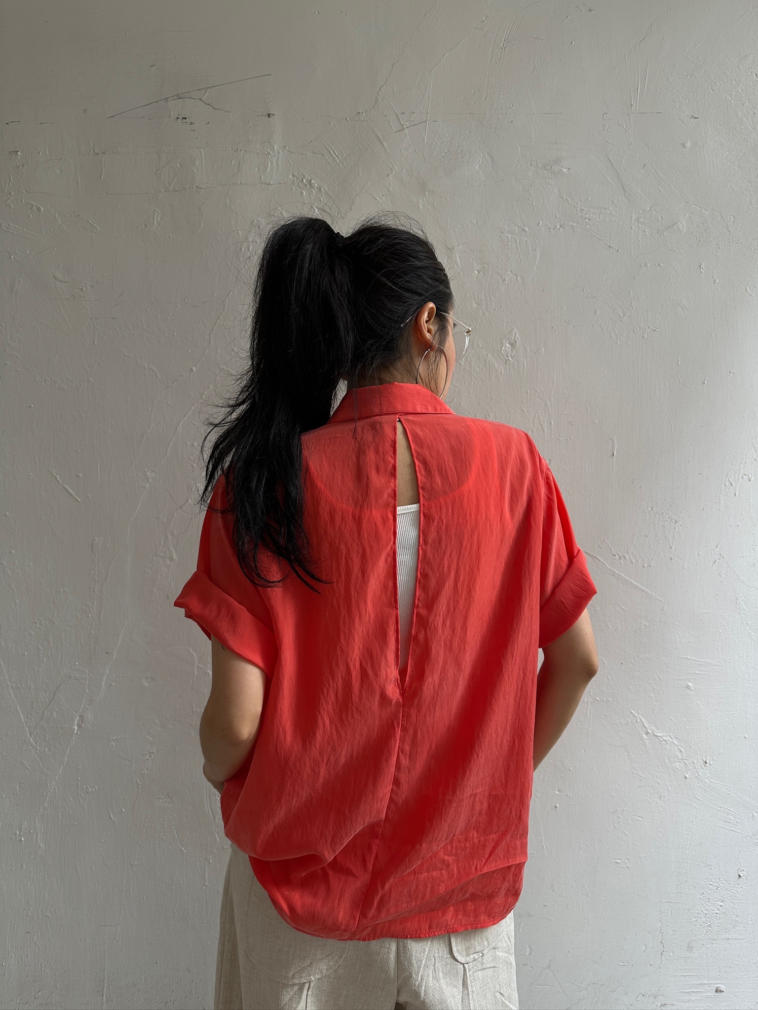 Short sleeves backless shirt