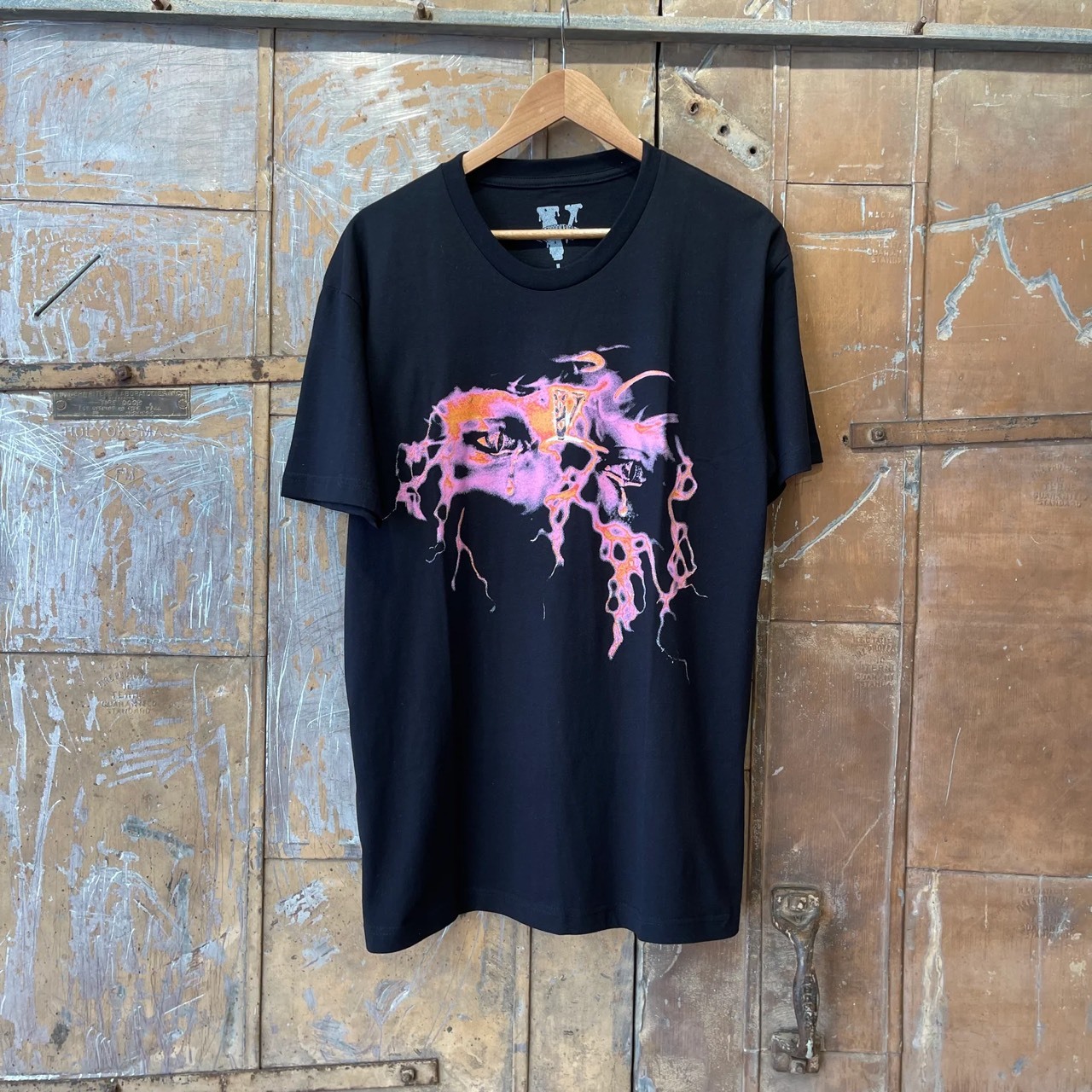 VLONE X NEVER BROKE AGAIN EYES T-SHIRT BLACK