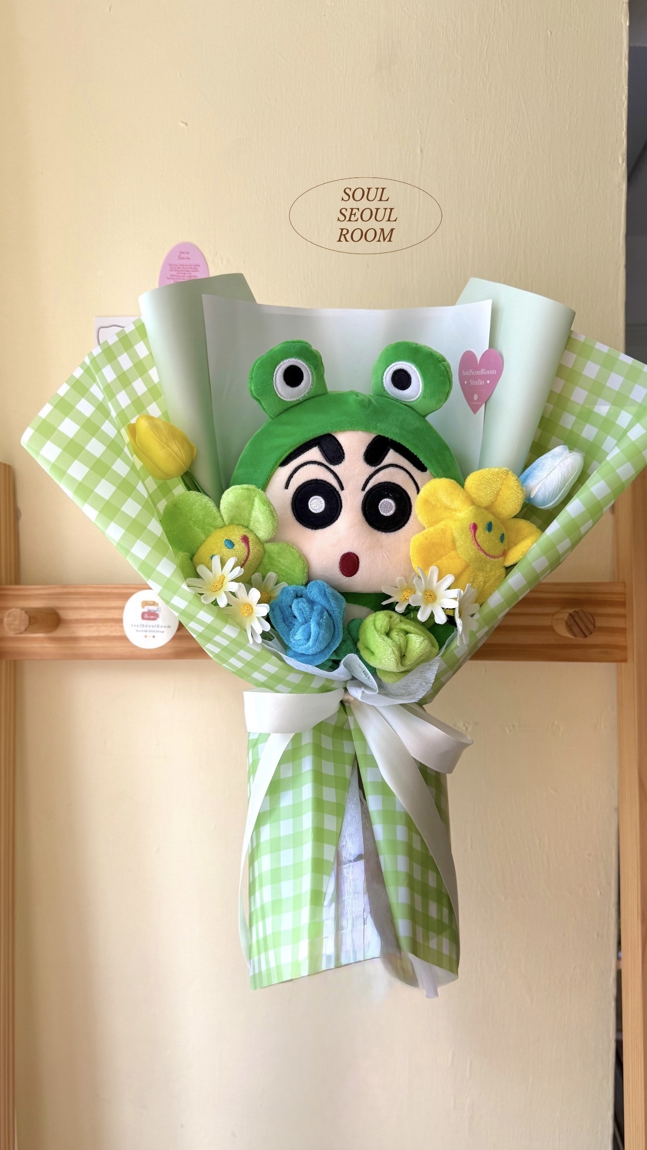 CRAYON SHIN-CHAN Frog Doll Flower Bouquet 青蛙蠟筆小新 大公仔花束