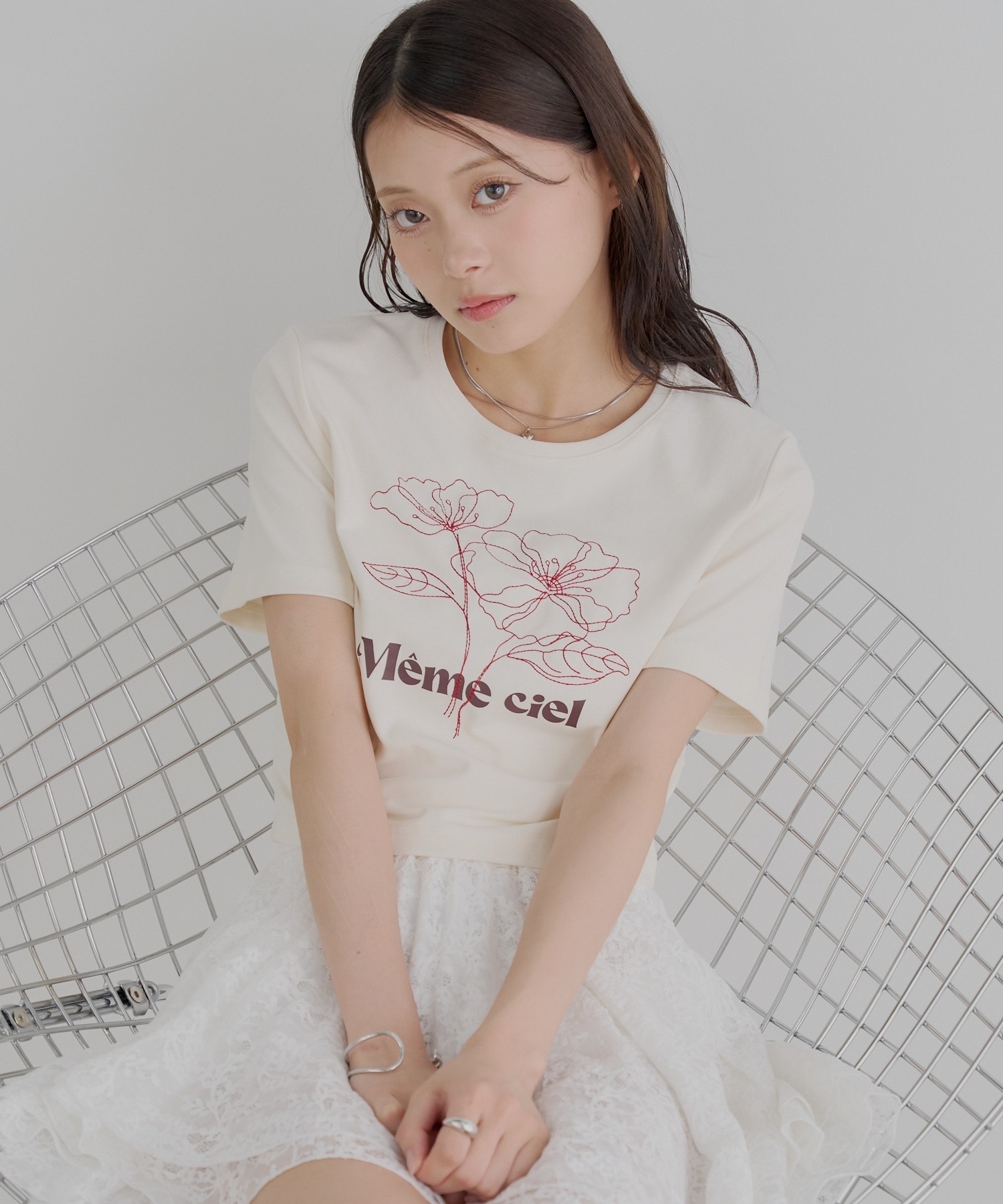 Chico / Flower embroidery tee