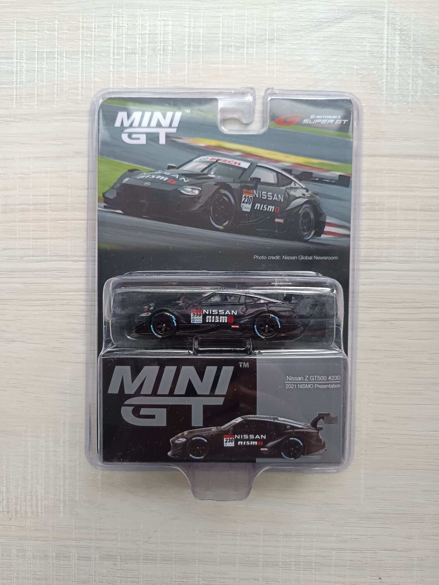 MINI GT #755 NISSAN Z GT500 #230 2021 NISMO PRESENTA...