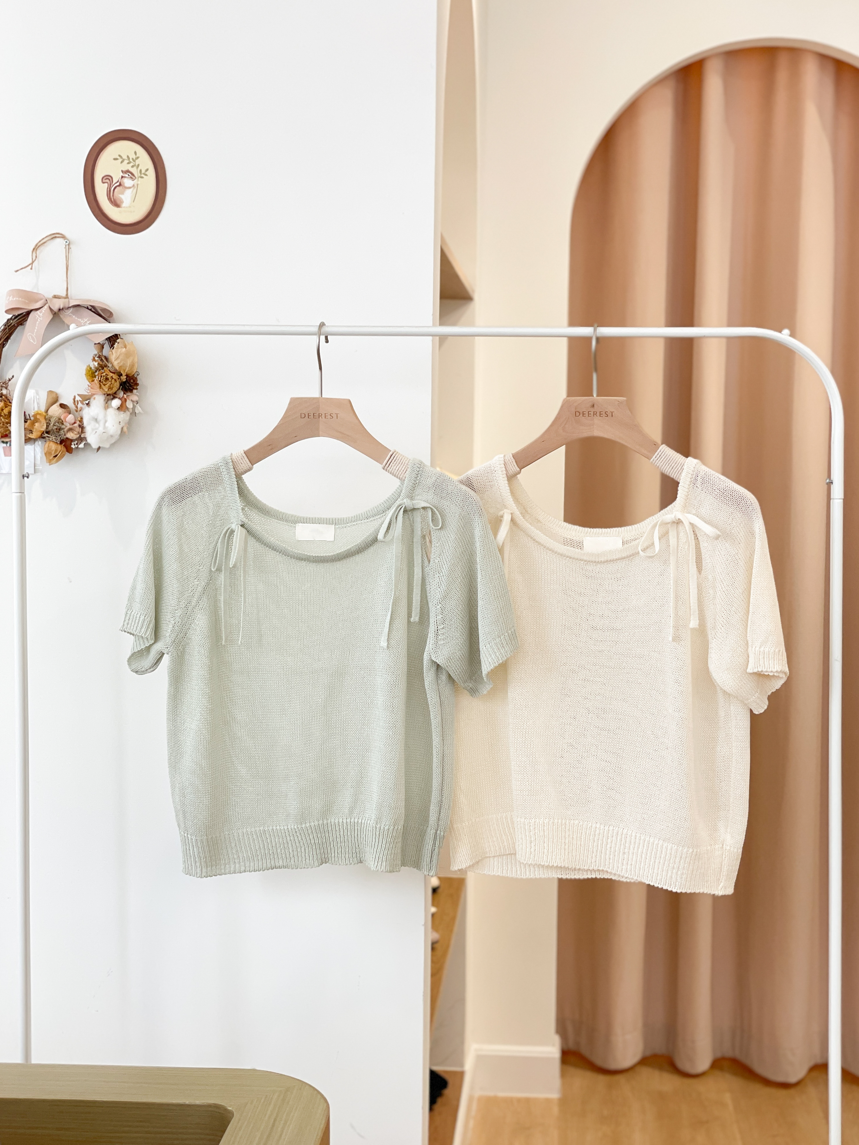 T1308 Vine Bow Knit Top