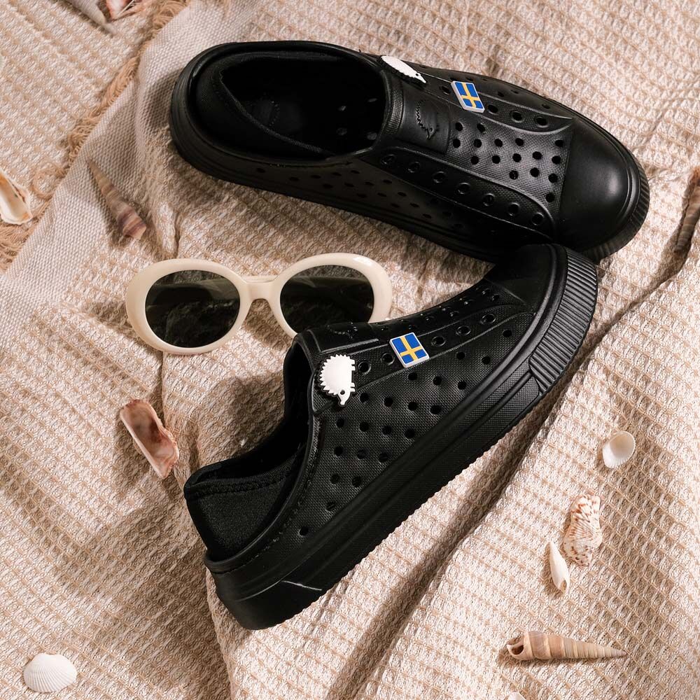 SCANDINAVIAN FOREST北歐小刺蝟-加州海灘 ．防水洞洞鞋-時尚黑 │ ChooShop官方網站