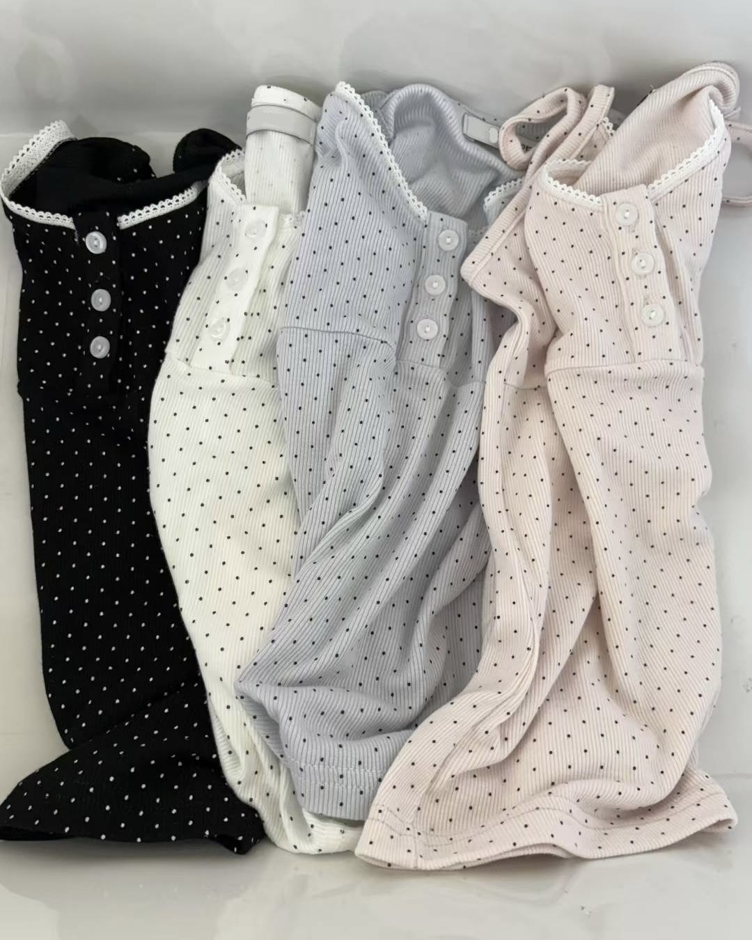 dot dot button vest