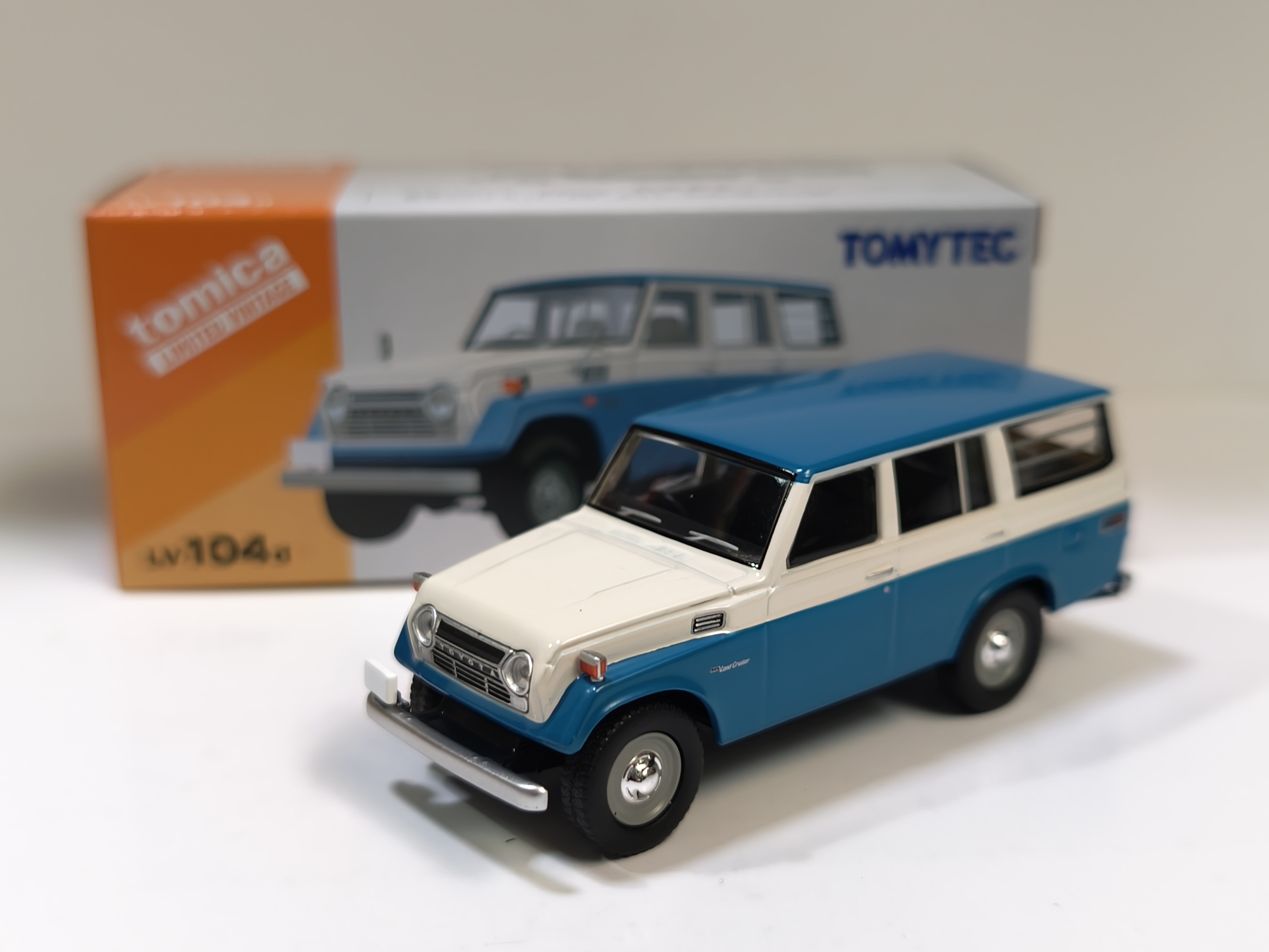 Tomytec 1/64 LV-104d Toyota Land Cruiser FJ56V (white