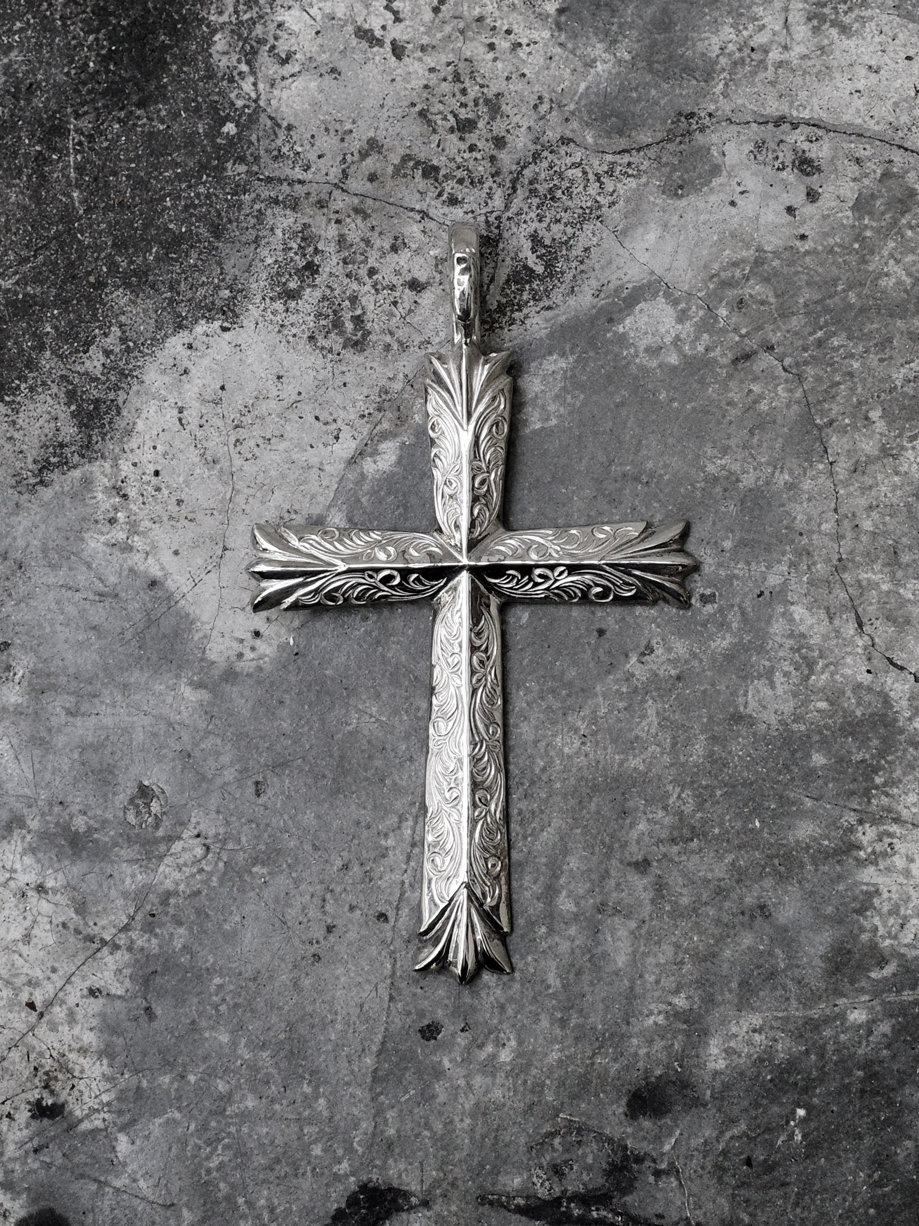 Dear Blossom 全銀唐草十字架