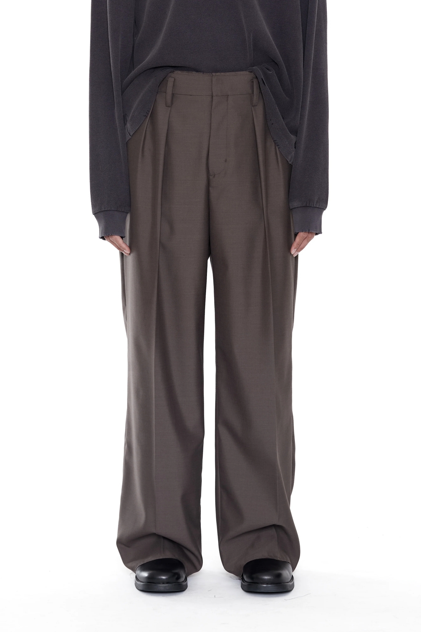 CODA - WOOL POLY INVERTED TUCKS SLACKS / BROWN