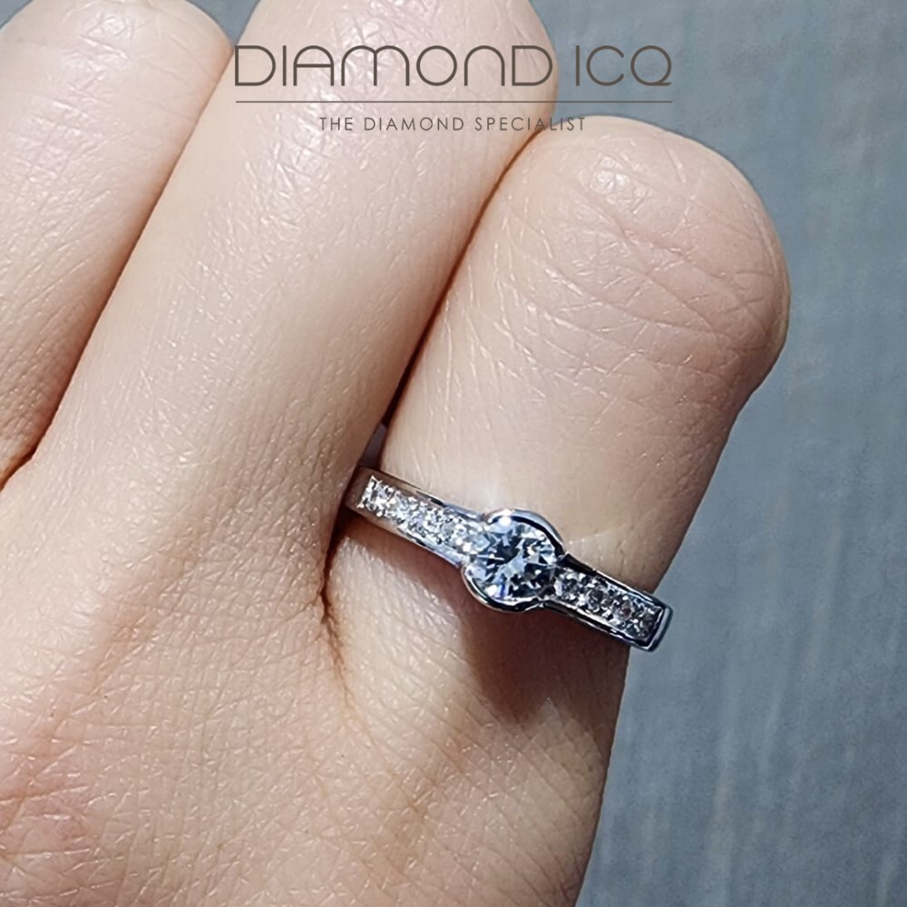 0.3 Round Shape With 18K White Gold Diamond Ring