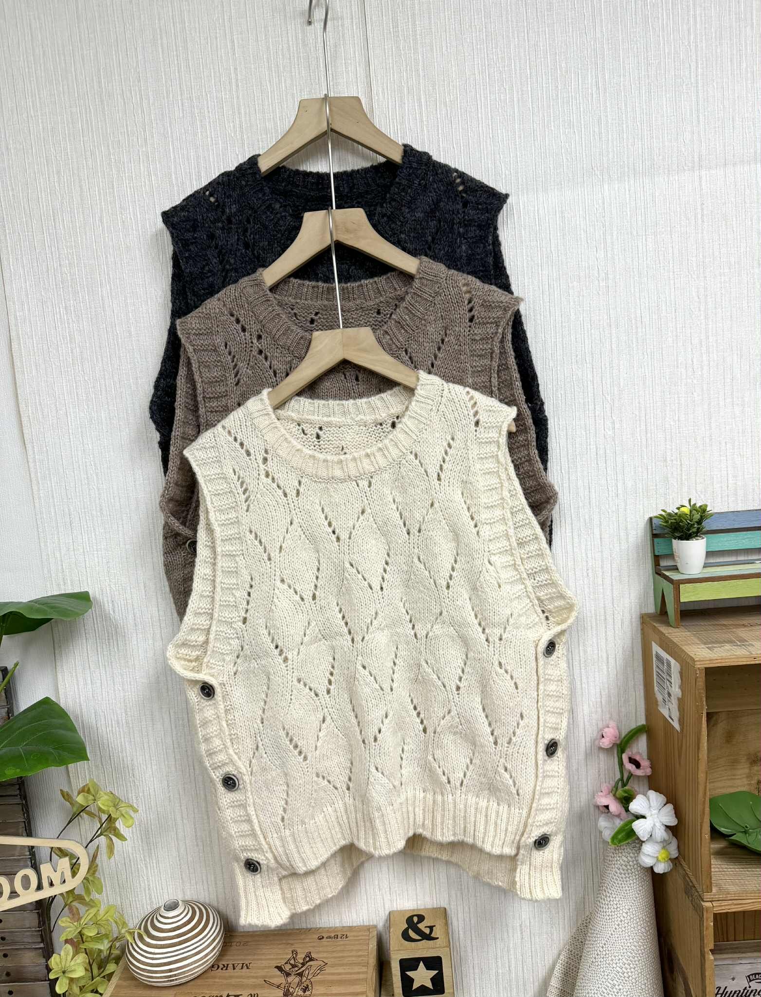 [ 韓國直送 ] BA102 SIDE BUTTON KNIT VEST TOP