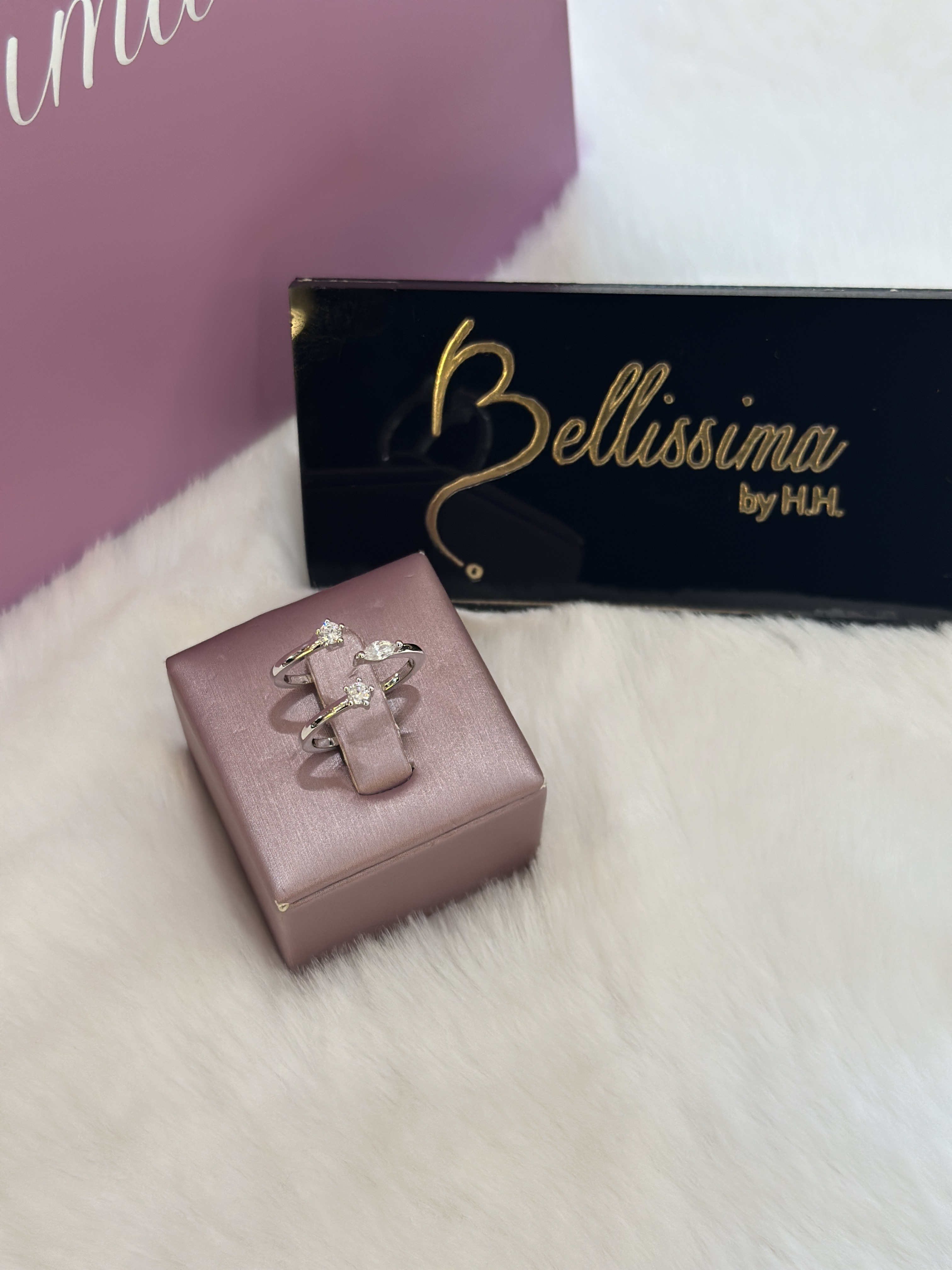 Bellissima H.H."Wrap Me Up" Ring in White Gold