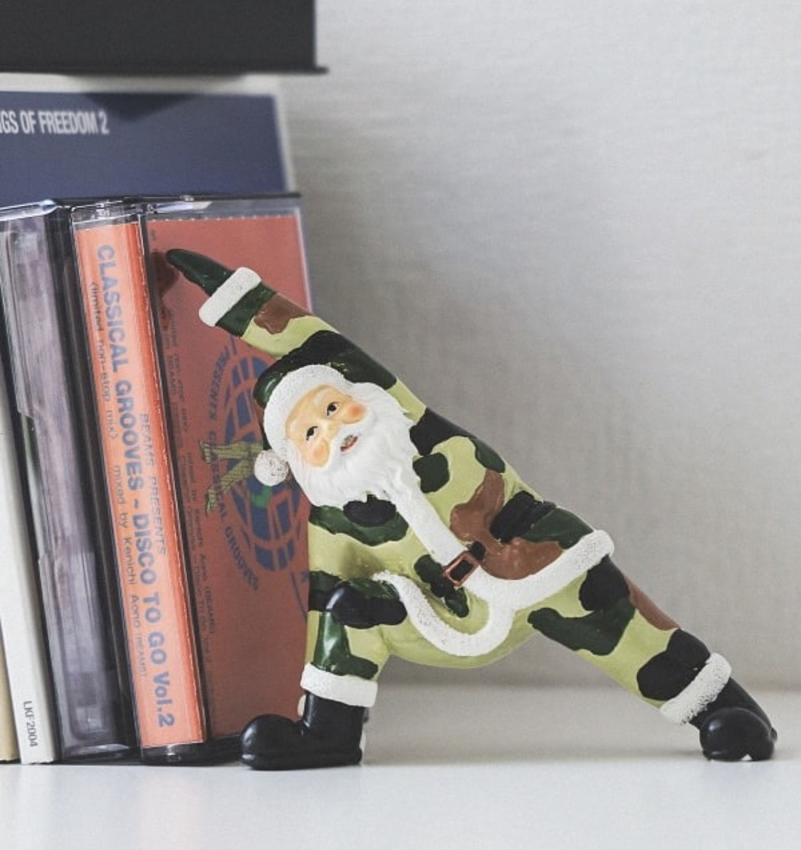 Beams Yoga Santa One Hand Up