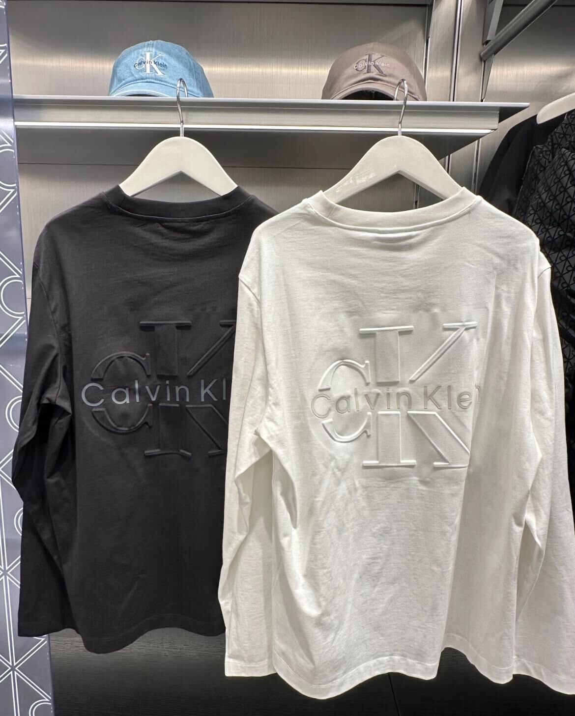 CALVIN KLEIN BACK GRAPHIC TEE