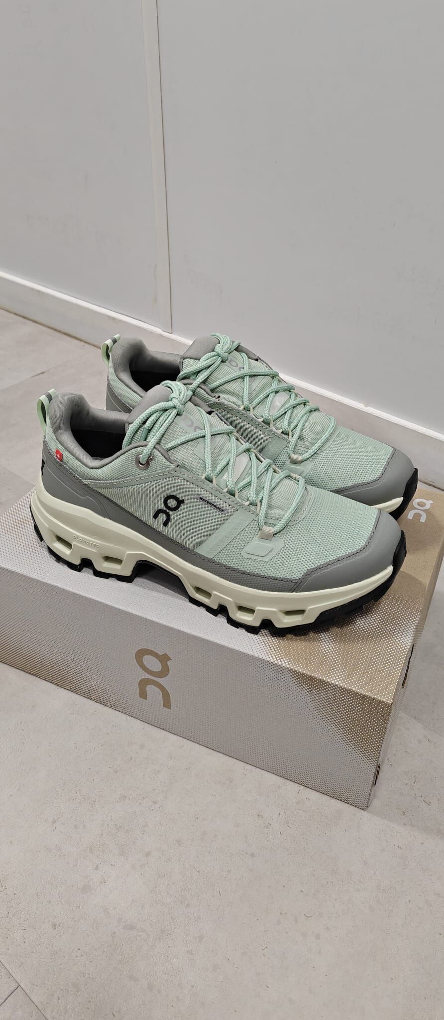 18 On Cloudrock Low Waterproof (Mineral/Aloe)