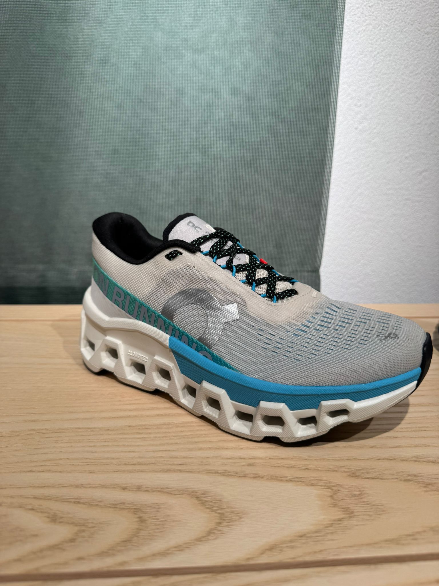 25 On Cloudmonster 2 (Cream/Horizon)