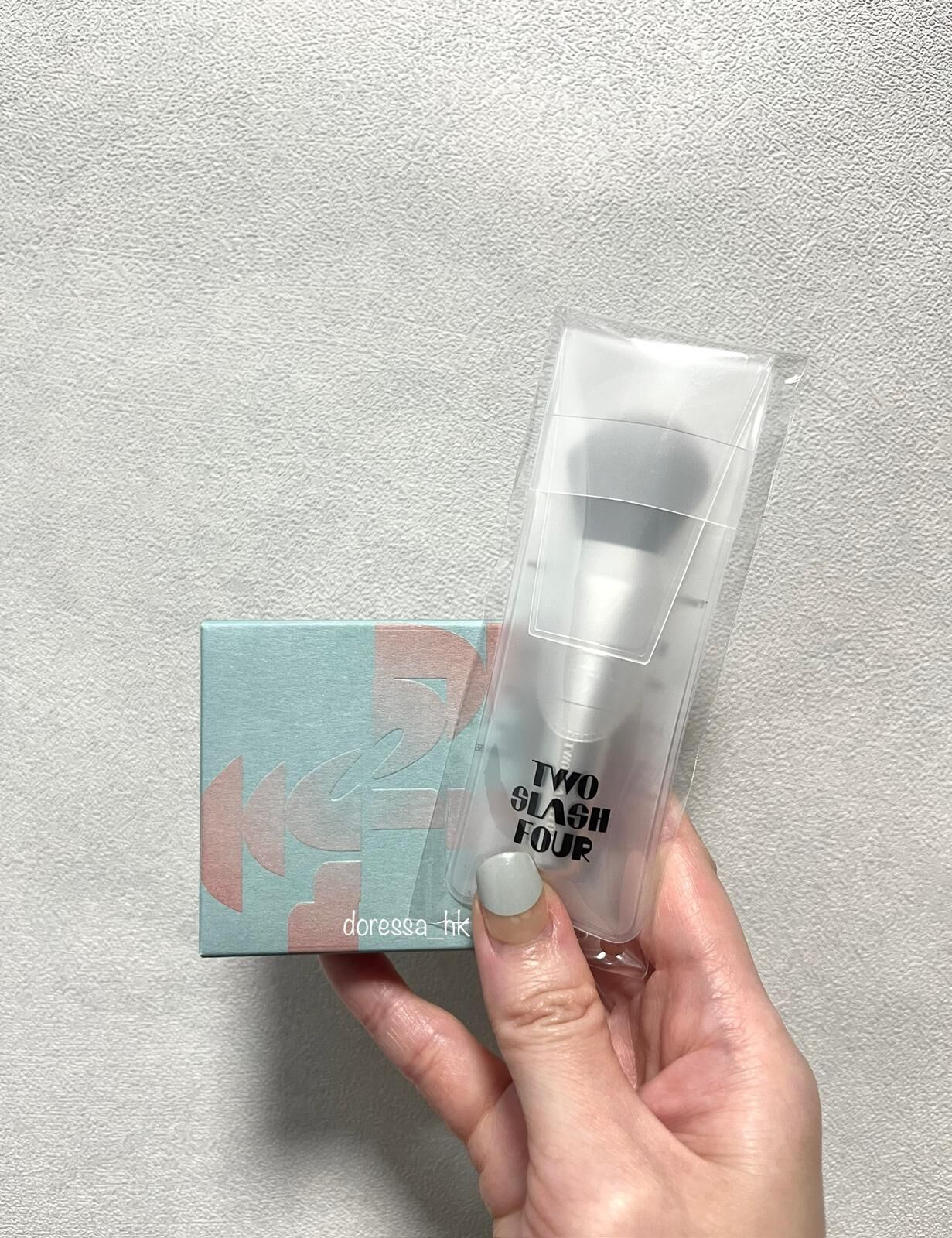 TWO SLASH FOUR All Over Face Blush 胭脂 (送迷你化妝掃)