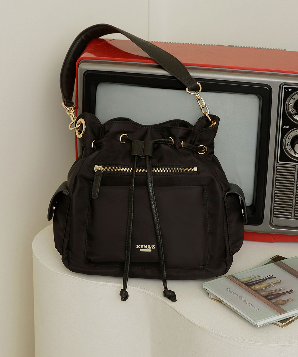 多袋輕量防潑水尼龍鏈帶肩背斜背變型束口水桶包-霧釉靜黑-柔霧系列(BZ96501-49)